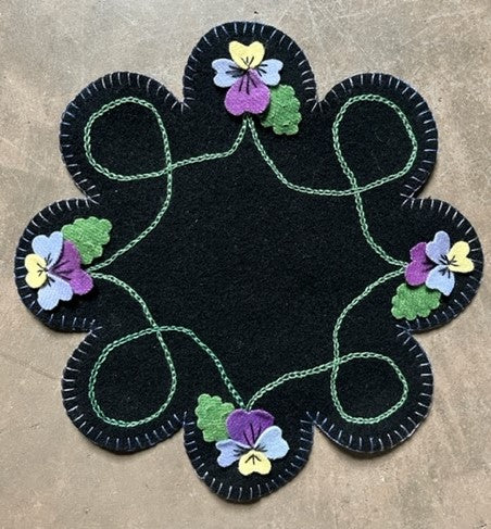 Mini Mat: Pansy Chain - Plaid Sheep Company