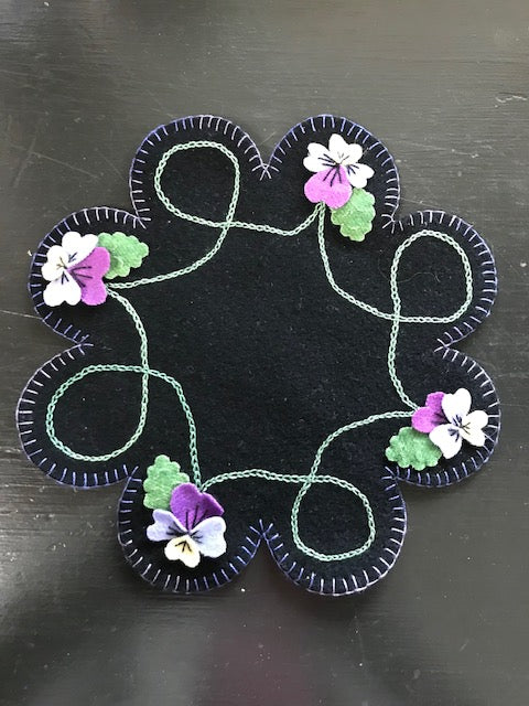 Pansy Chain - Plaid Sheep Company